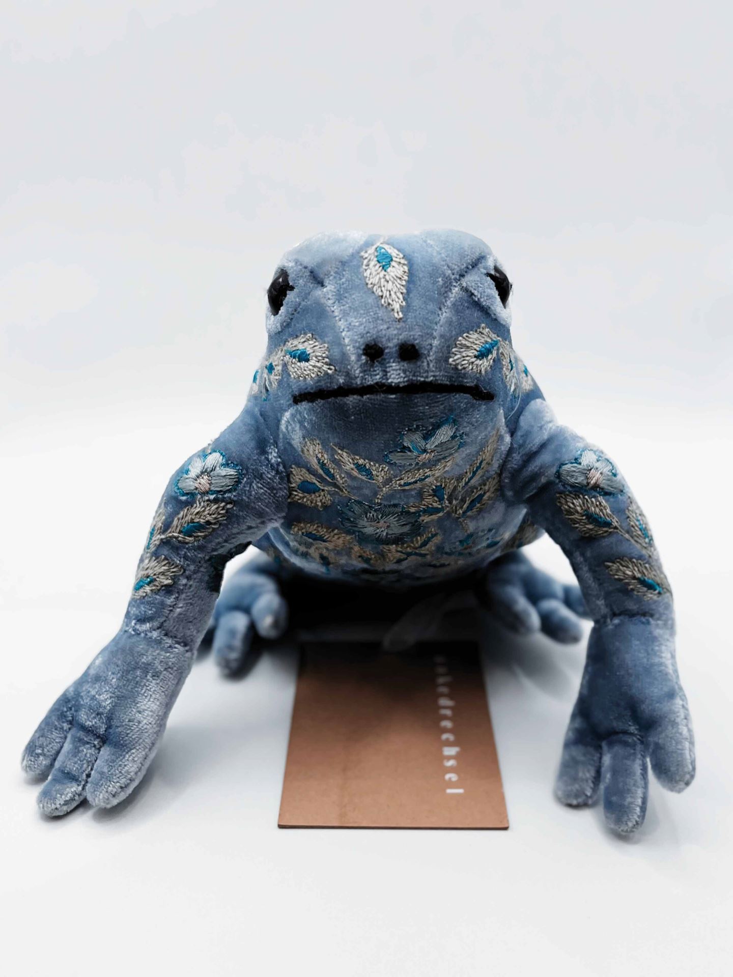 Lesbonnes. MOIRA: Heavenly Blue Frog (SOLD)