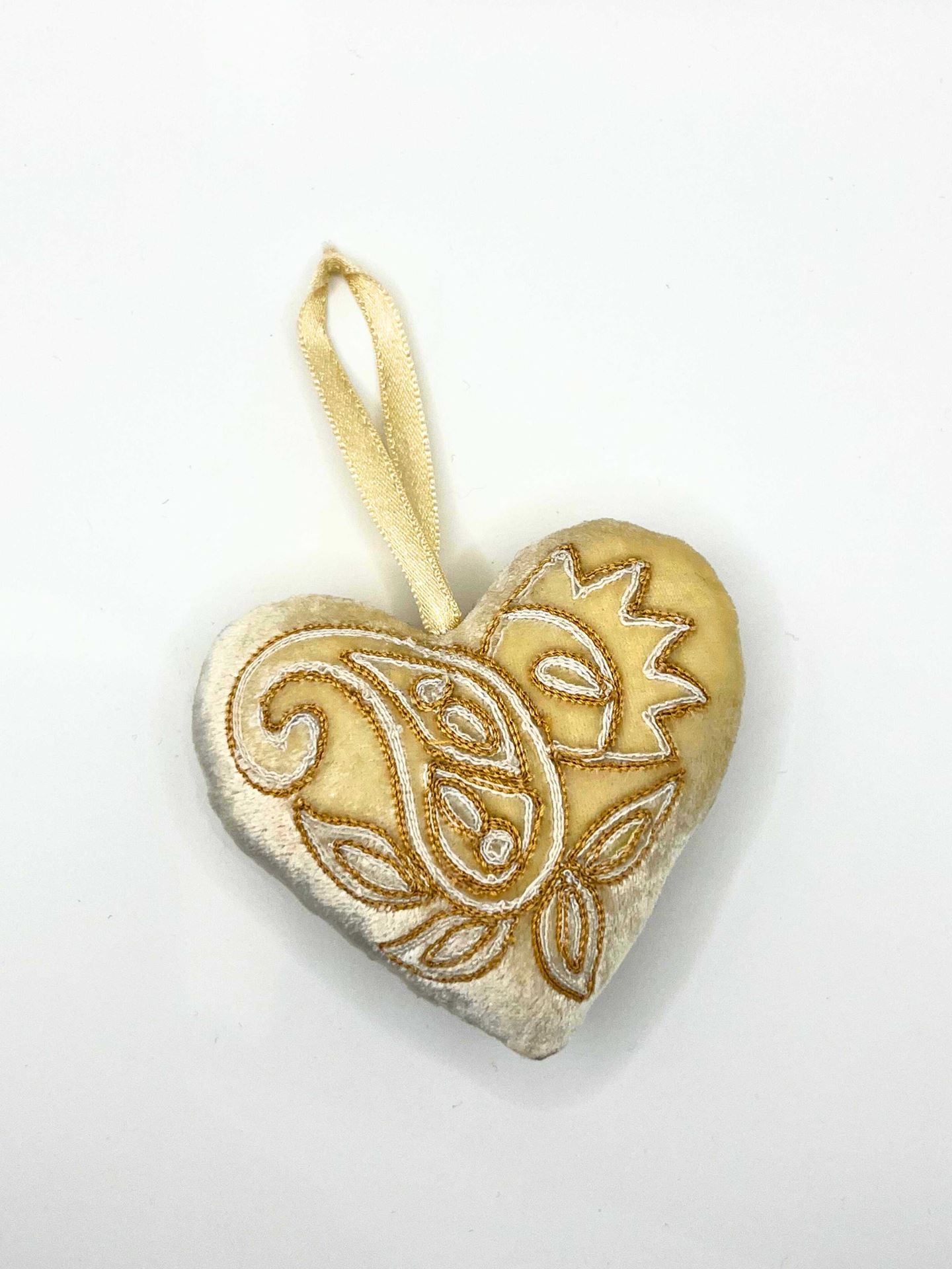 Lesbonnes. MIRANDA: Ivory Heart (SOLD)